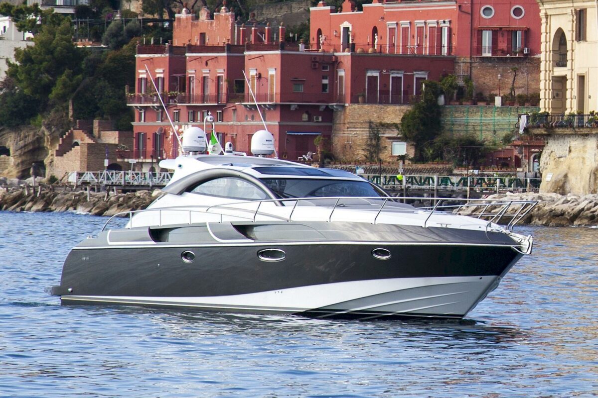 Rizzardi 48 IN, sport coupè realizzato a misura di armatore