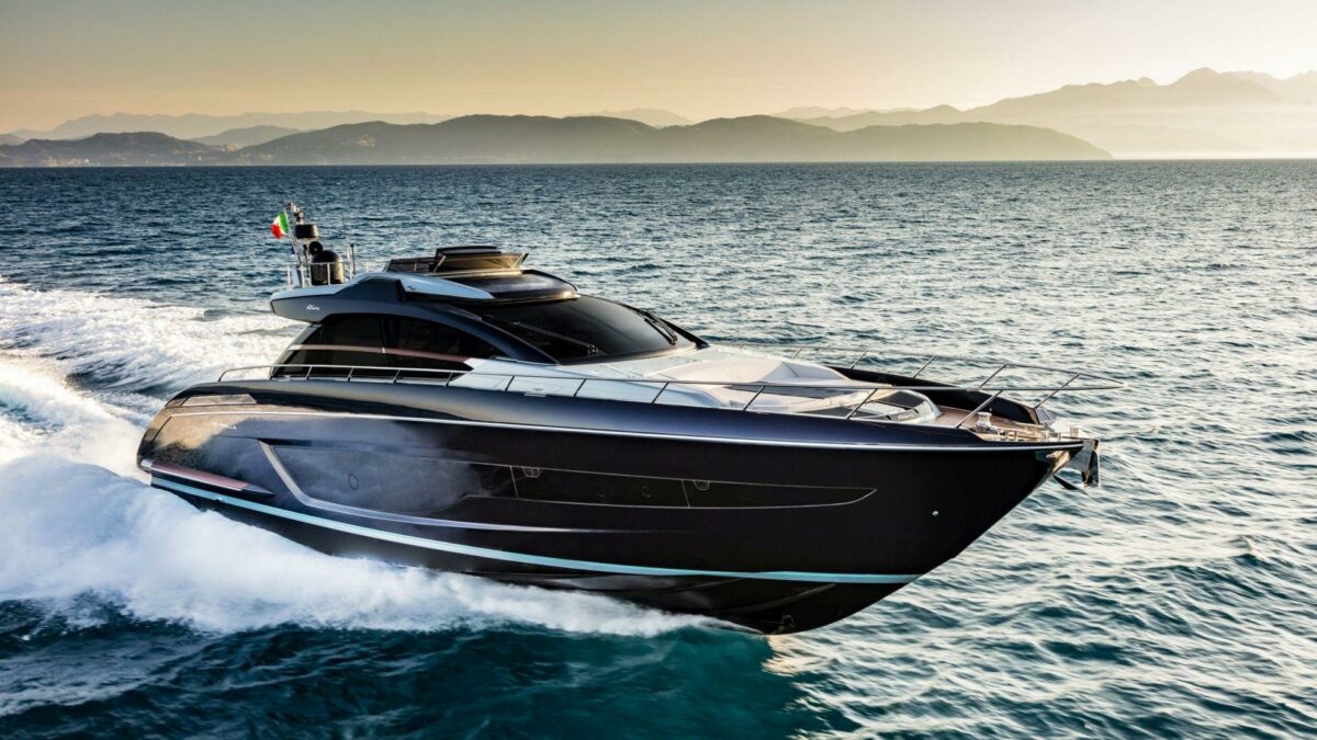 Ferretti Yachts al Miami Yacht Show con 2 première: Riva 100’ Corsaro e ...