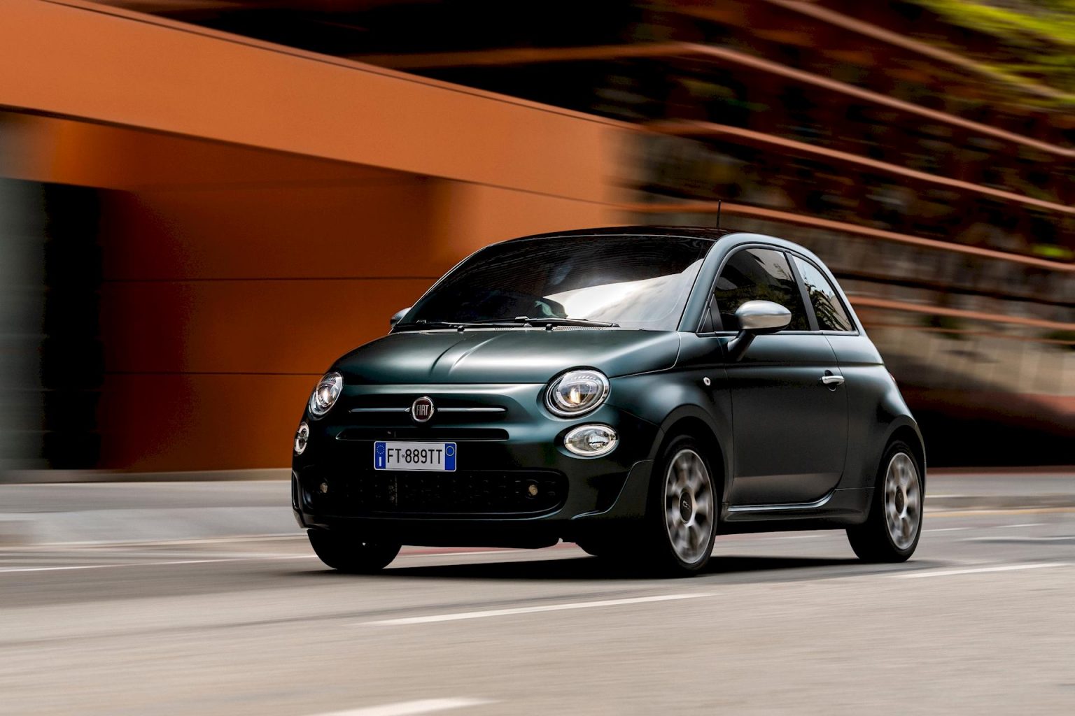 Nuova gamma Fiat 500: nuove versioni top di gamma Star e Rockstar ...