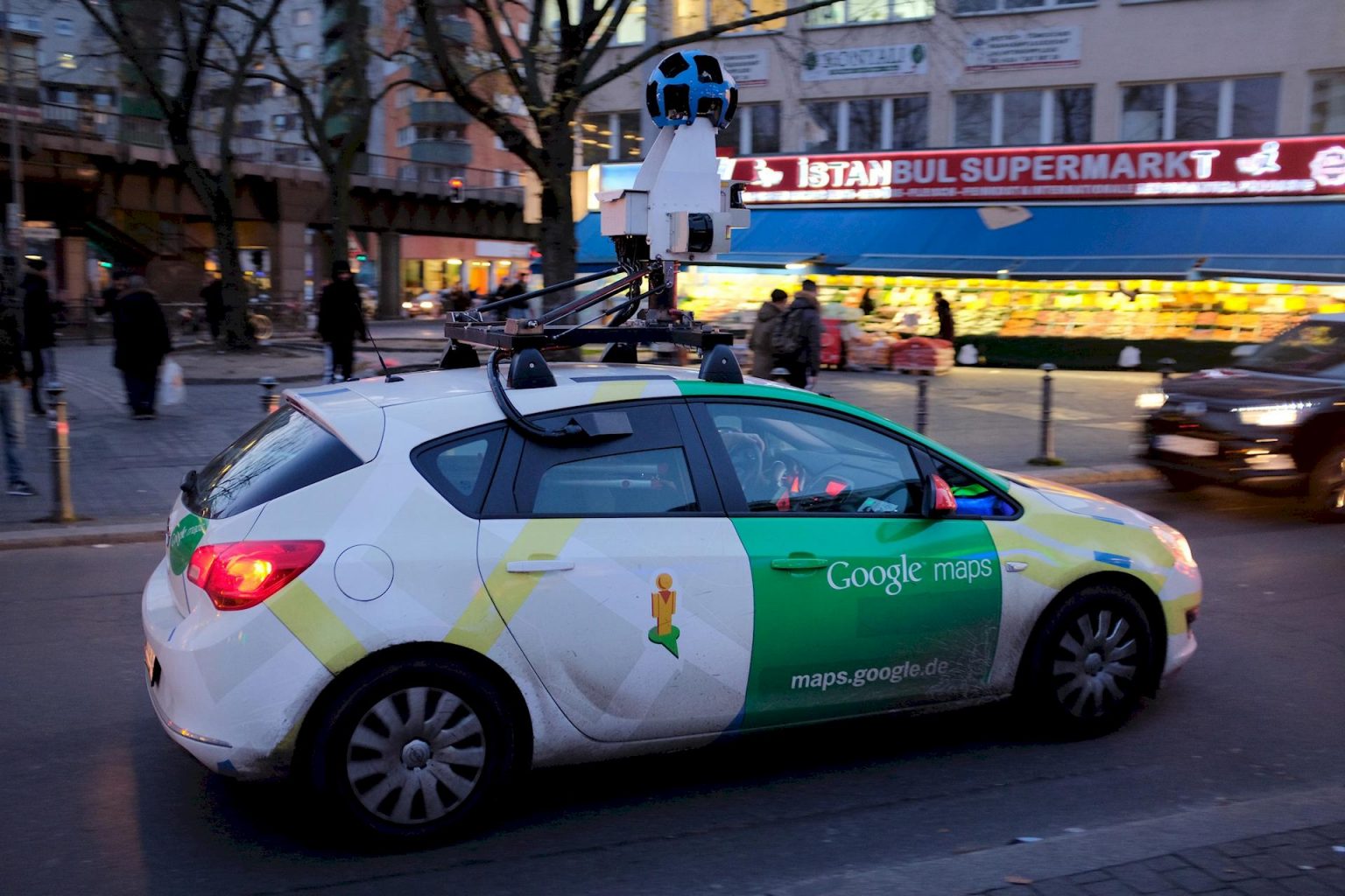 Su Google Street View un incidente della Google Car con un motociclista ...