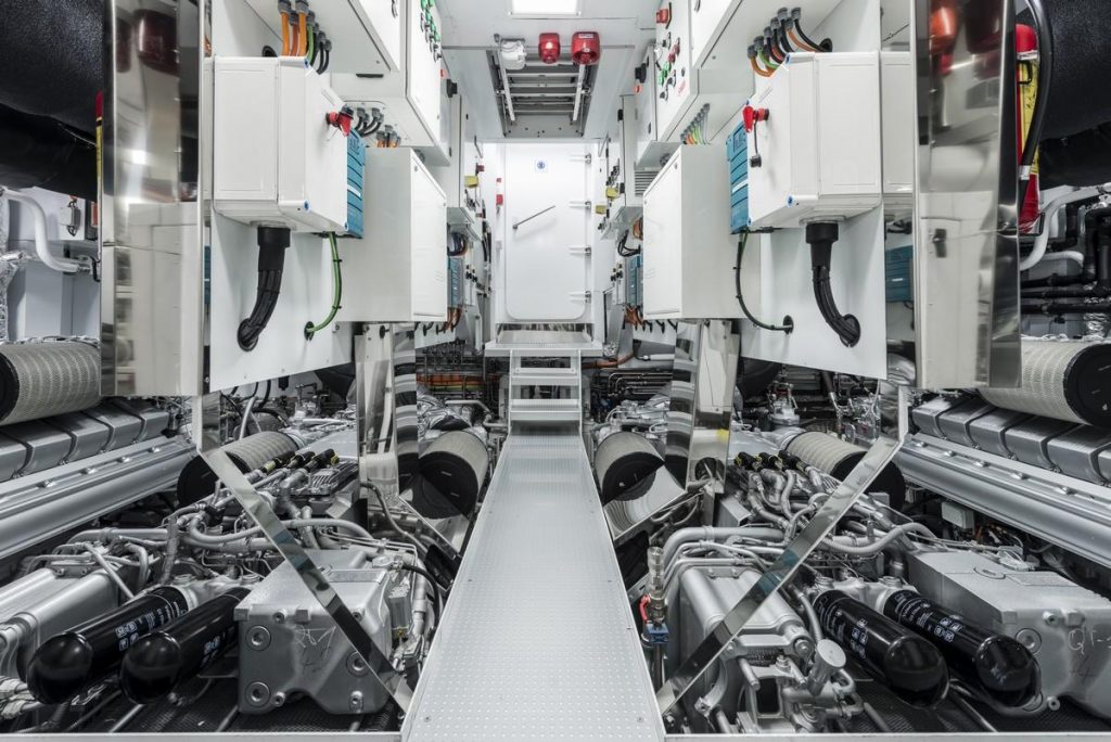 Pershing 140 | primo superyacht | alluminio | interni | motore | foto