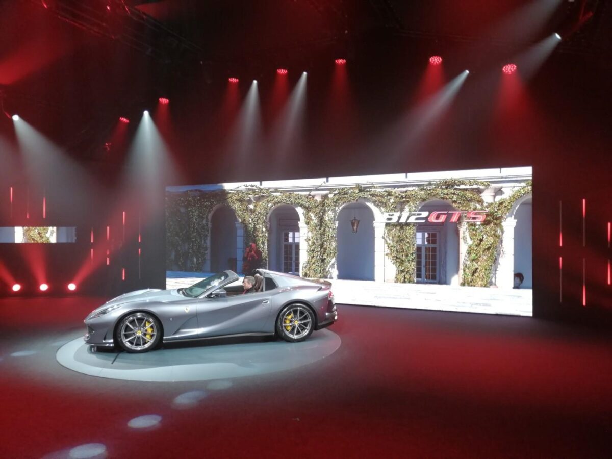 Presentazione Ferrari 812 GTS | video | spider con motore V12