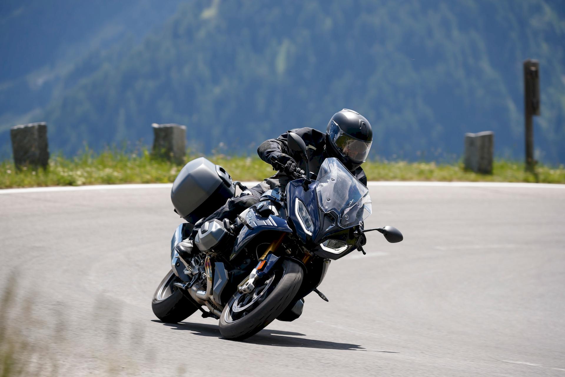 Nuova BMW R 1250 RS: dati e prezzo della Sport Tourer tedesca