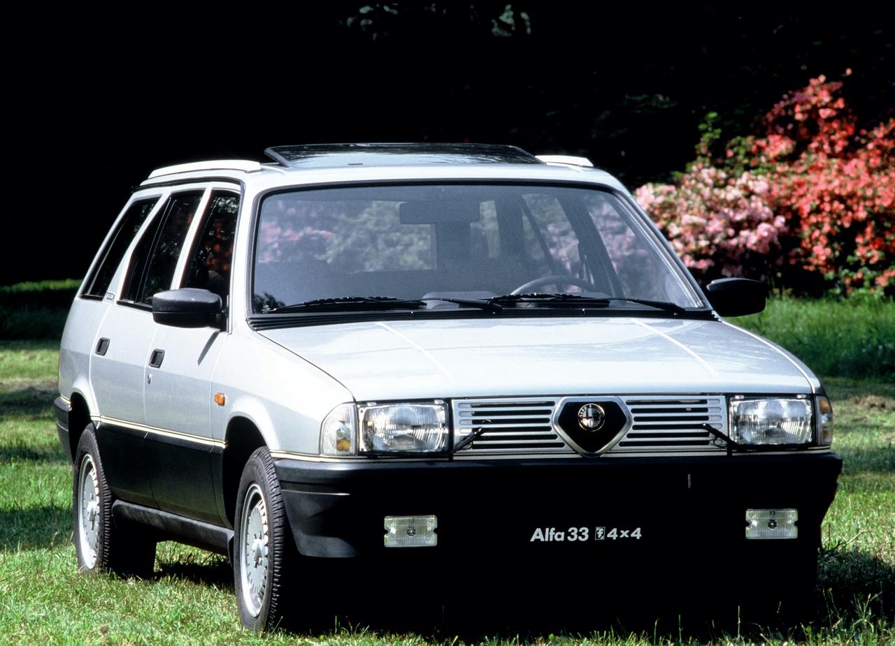 Passano gli anni ma l'Alfa 33 rimane nel cuore di tutti: ecco perché!