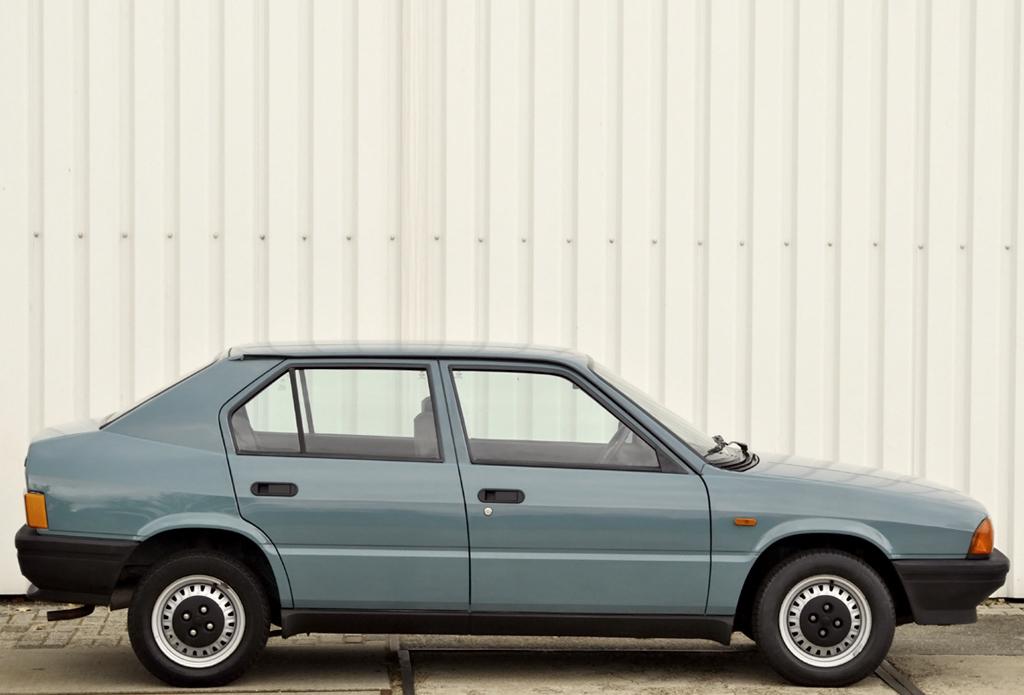 Passano gli anni ma l'Alfa 33 rimane nel cuore di tutti: ecco perché!