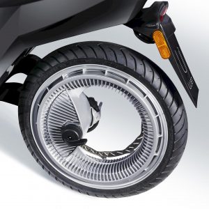 Ujet Founders è lo scooter elettrico pieghevole