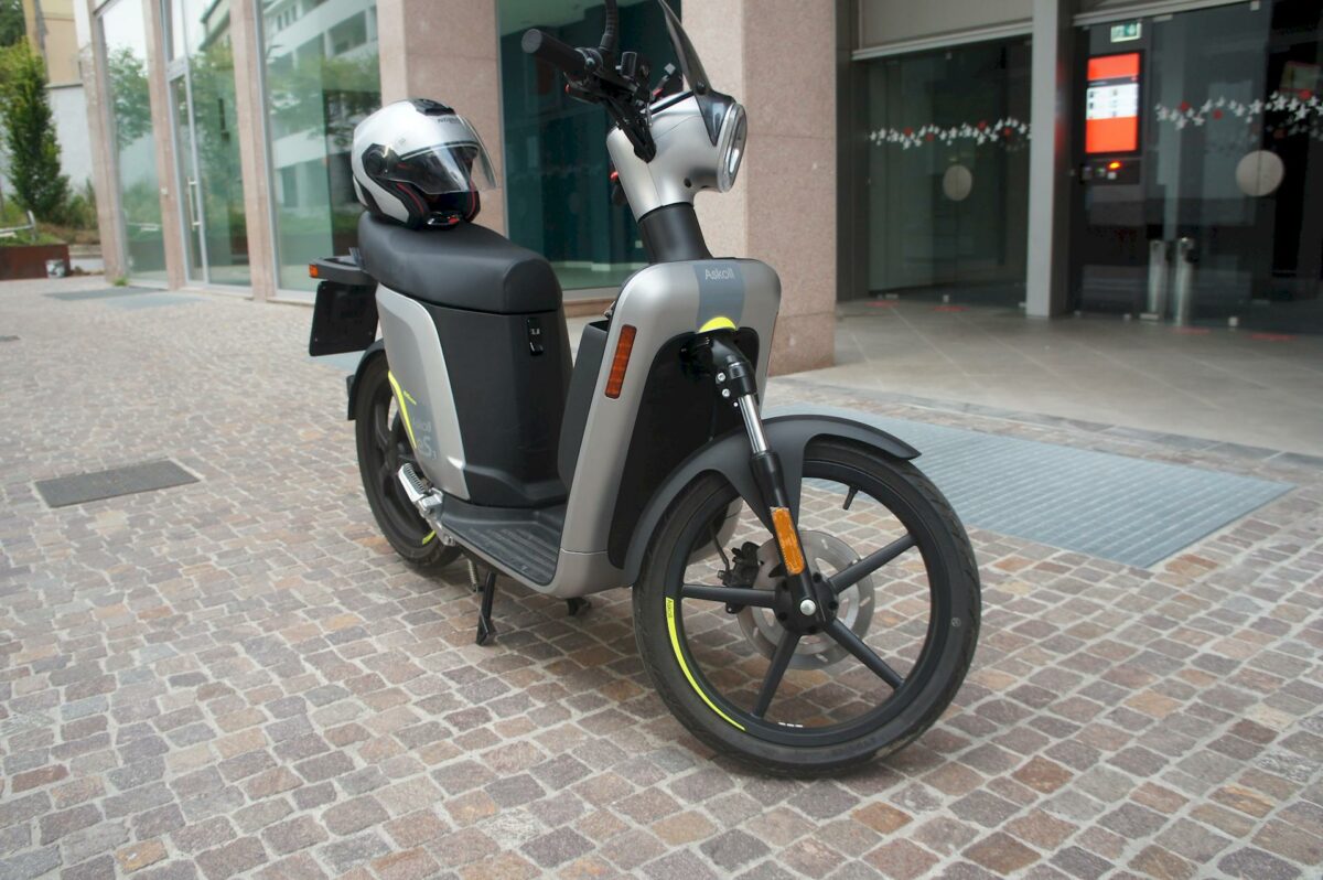 Askoll eS3: la recesione dello scooter elettrico nel test drive su strada