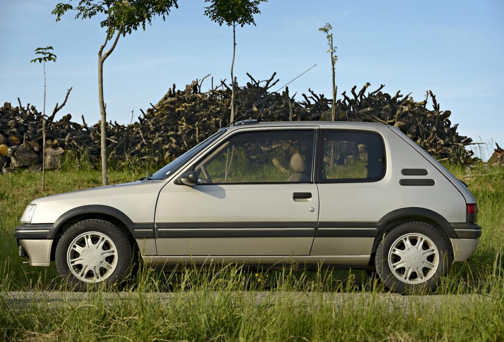 Peugeot 205 Gentry: la youngtimer anti Clio Baccara
