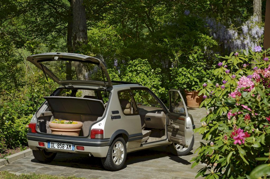 Peugeot 205 Gentry: la youngtimer anti Clio Baccara