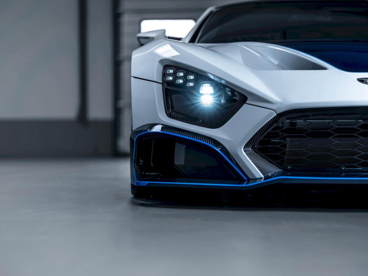 Zenvo TRS-S: il mostro artigianale danese da 1177 CV!