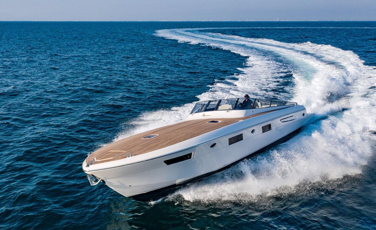 Nuovo Itama 62S: l'open yacht classico e senza tempo