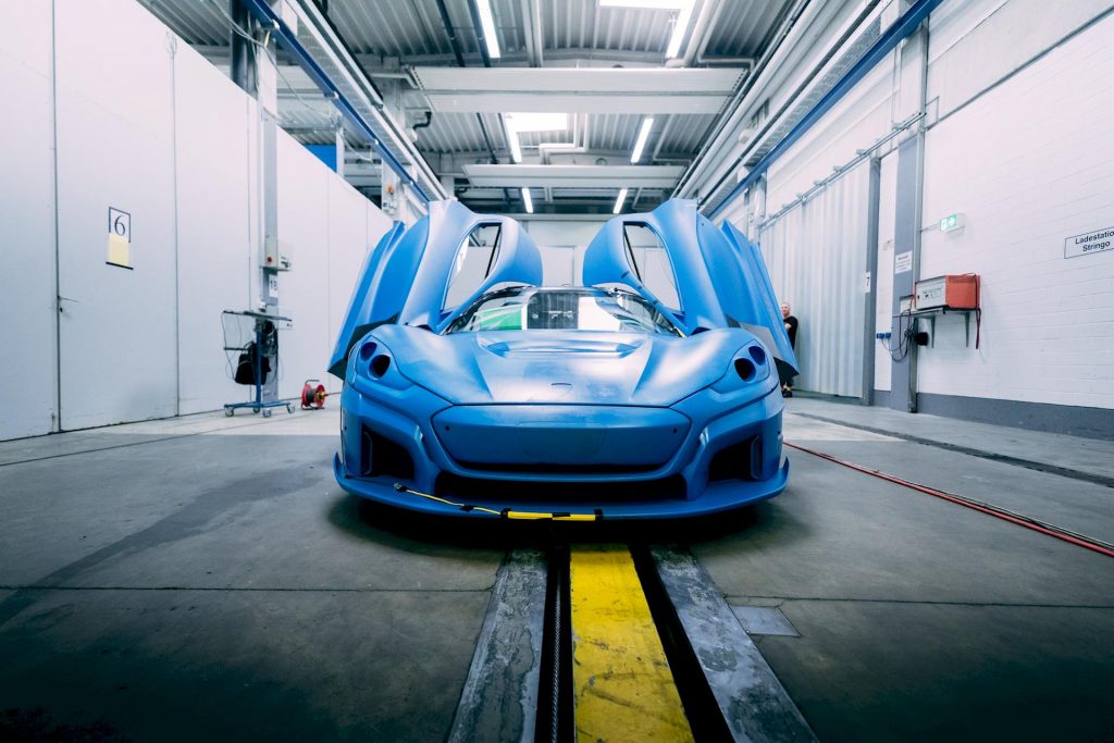 Il video del crash test di una hypercar elettrica da 2 milioni di dollari