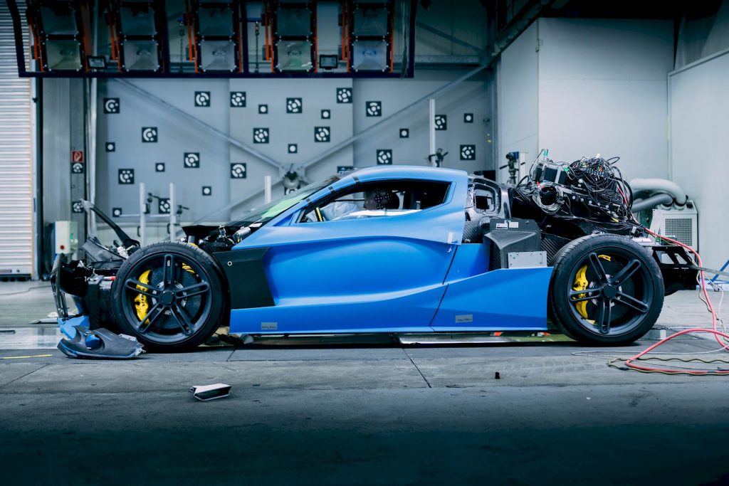 Il video del crash test di una hypercar elettrica da 2 milioni di dollari