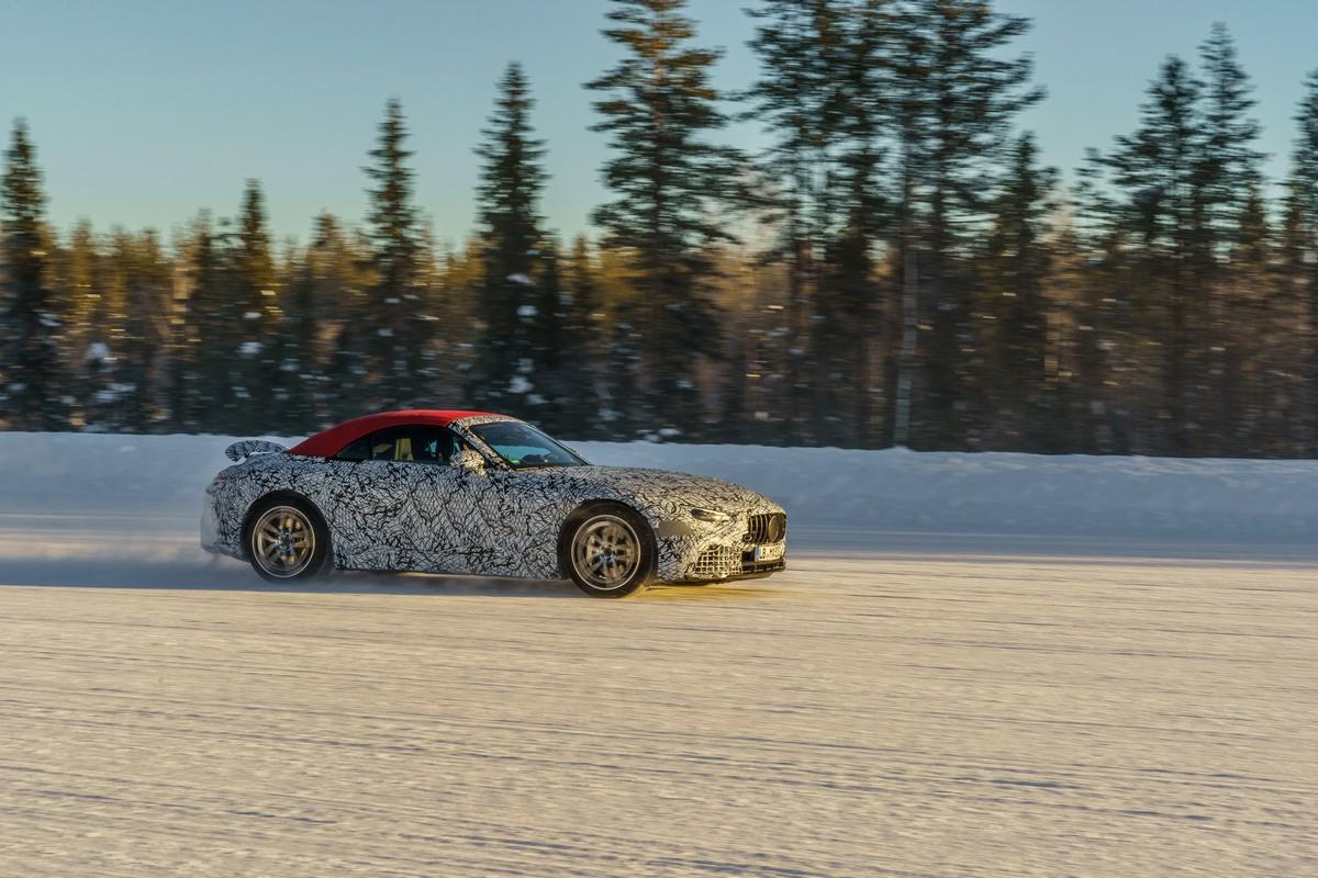 Mercedes-Benz SL 2021: foto spia e caratteristiche
