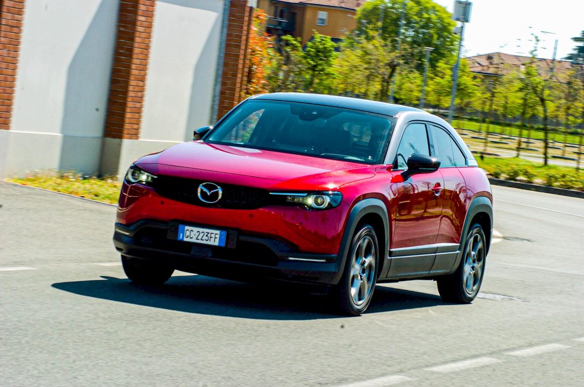 Mazda MX-30 Electric: recensione e test drive su strada