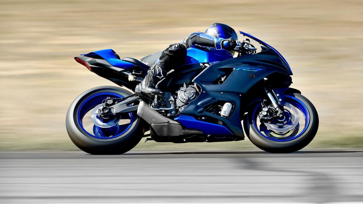 Yamaha R7 2021: motore, caratteristiche, foto e peso