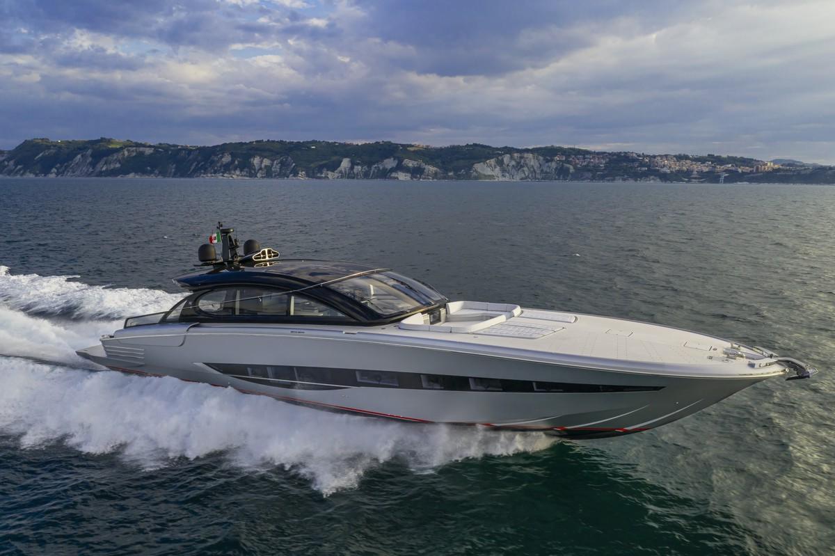 Isa Super Sportivo 100ft GTO Aldabra: freccia argento da 55 nodi