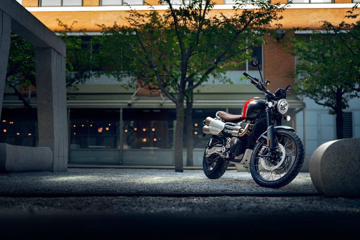 Triumph Bonneville Gold Line Edition 2022: motori, prezzi e caratteristiche