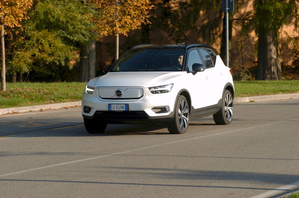 La recensione della Volvo XC40 Recharge Electric con prova su strada