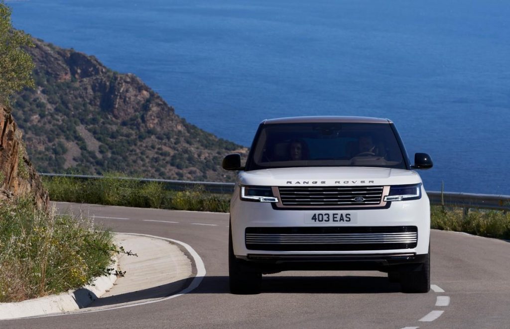Range Rover 2022: motori, prezzi e caratteristiche