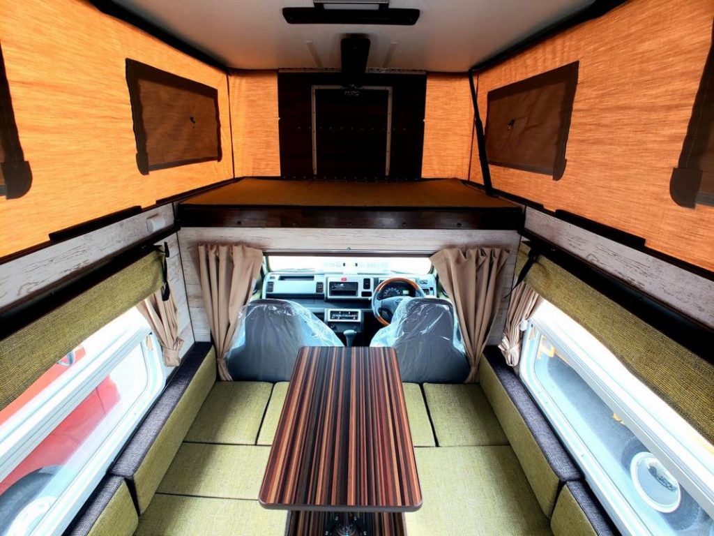 Come trasformare un Daihatsu Hijet in camper: il Mini Pop Bee Active Gear