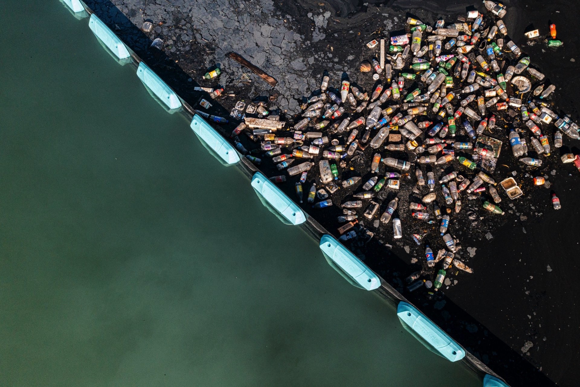 Kia con The Ocean Cleanup per pulire fiumi e oceani