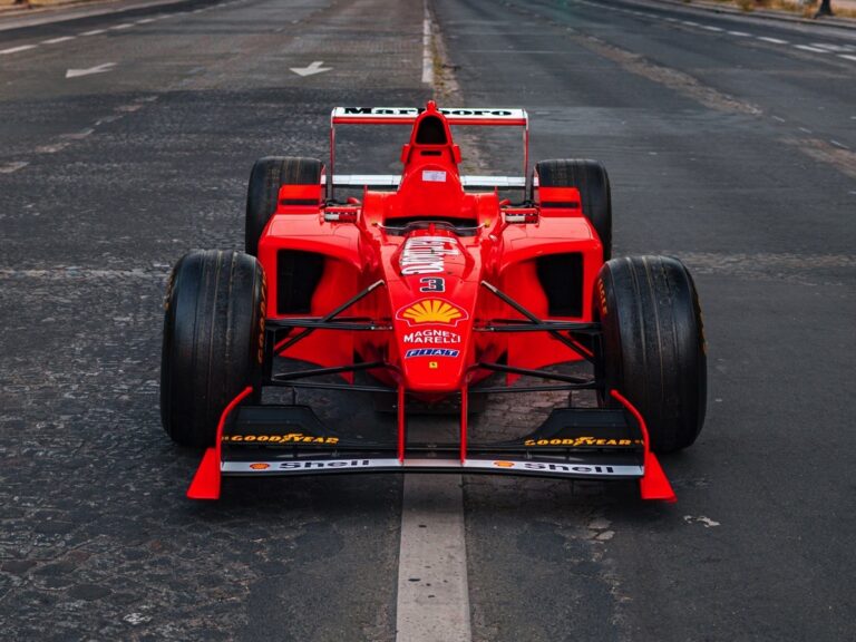 All'asta la mitica Ferrari F300 del 1998 di Schumacher