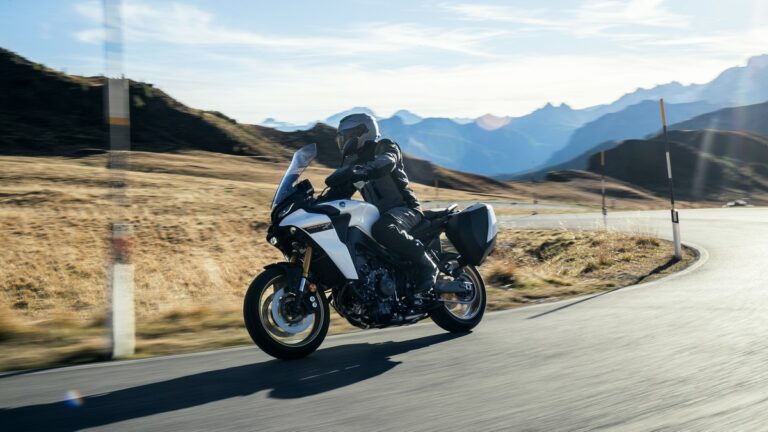 Yamaha Tracer 9 GT+: motore e caratteristiche
