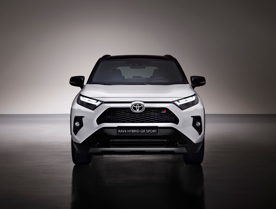 Toyota RAV4 GR Sport: motori, prezzi e caratteristiche