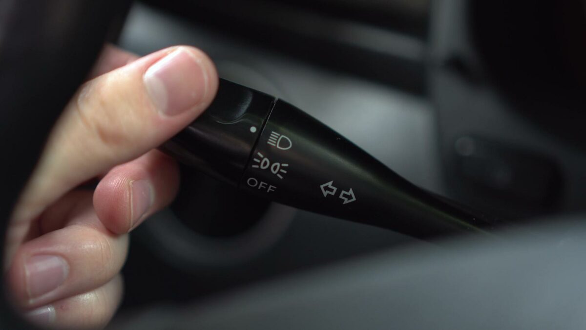 Come si utilizzano gli indicatori di direzione?