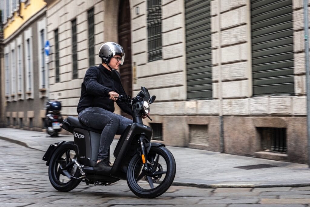 Askoll XKP, il nuovo scooter elettrico italiano con 90 km di autonomia ...