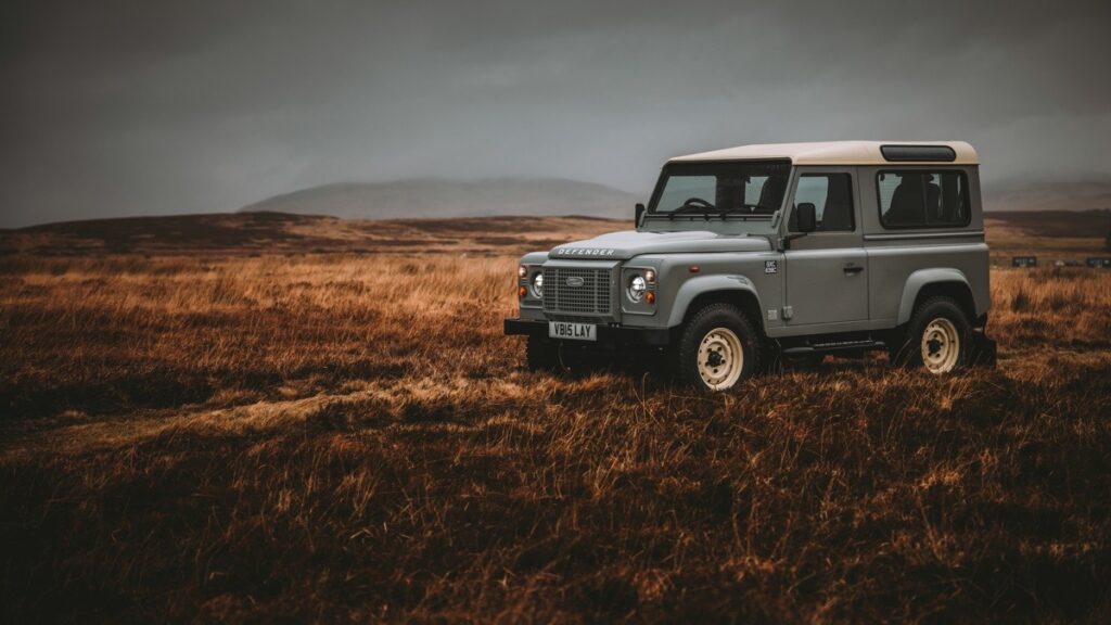 Land Rover Classic Defender Works V8 Islay Edition, ispirata alla serie ...