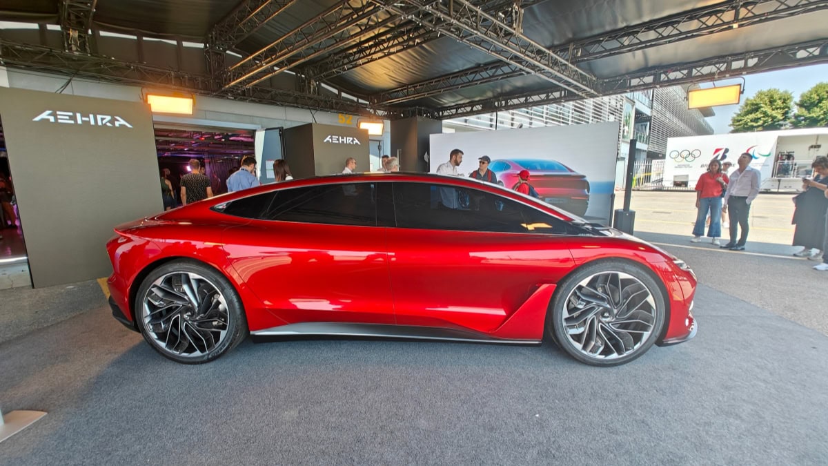 La nuova Aehra Sedan debutta a Mimo 2023