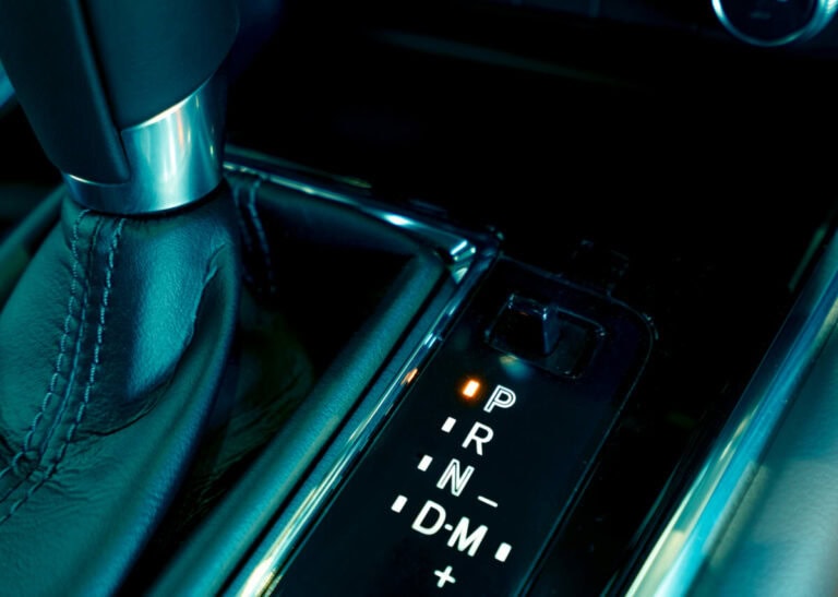 Cosa significano le lettere del cambio automatico P R N D S?