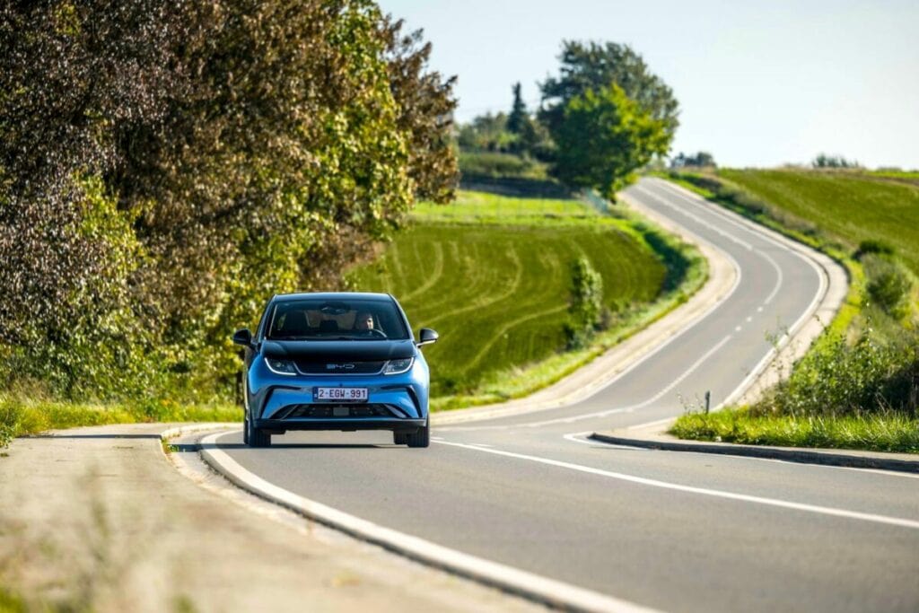 BYD Dolphin: recensione con prova su strada, com'è e come va.