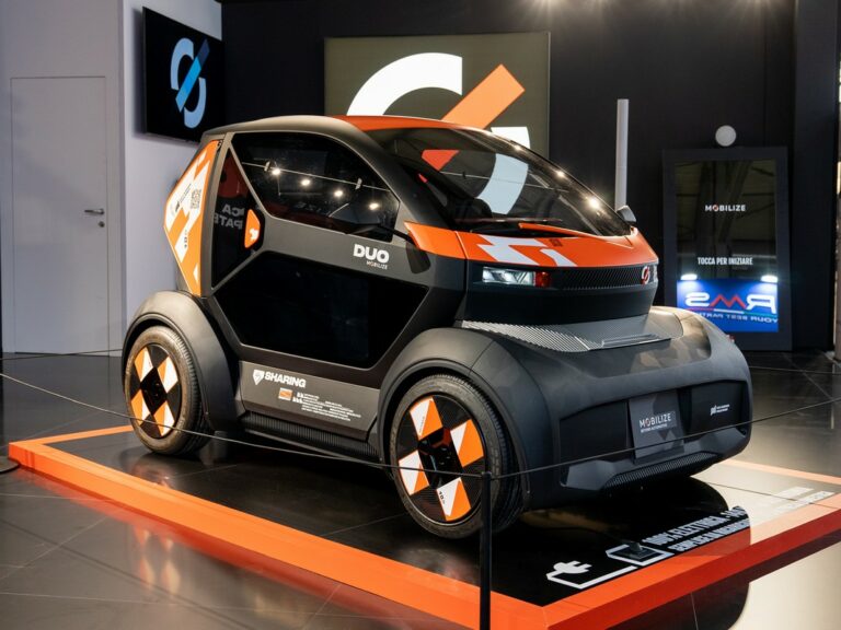 Mobilize Duo Eicma 2023: il quadriciclo 100% elettrico Mobilize Duo Eicma 2023: il quadriciclo 100% elettrico
