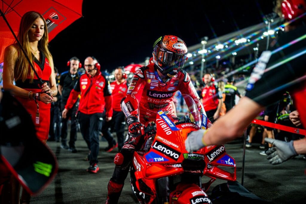 Paddock Girls MotoGP Qatar 2024: le ombrelline di Lusail - Quotidiano ...