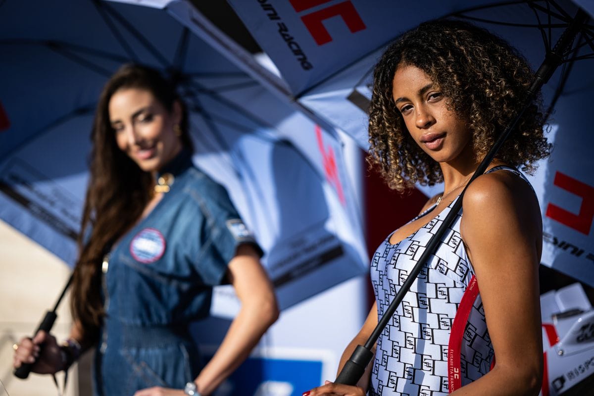 Paddock Girls MotoGP Qatar 2024: le ombrelline di Lusail