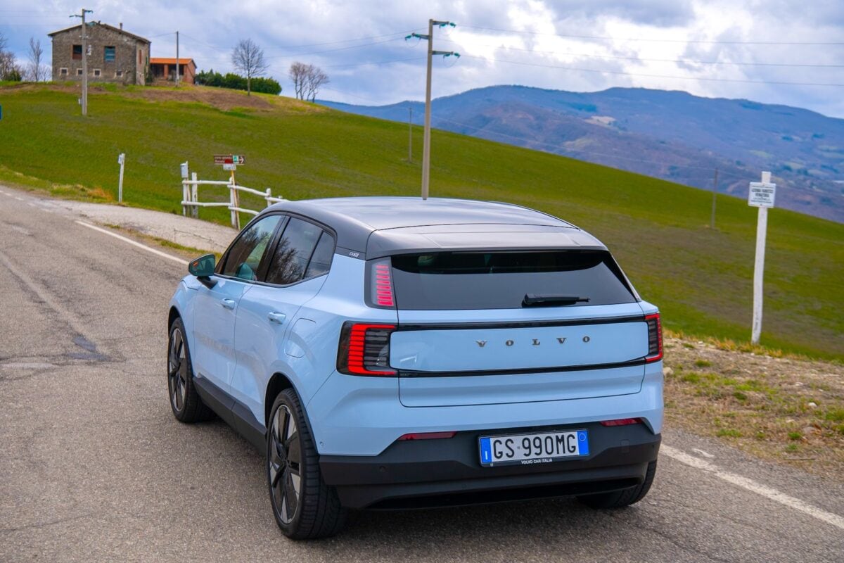 Volvo EX30 elettrica: recensione e test drive su strada