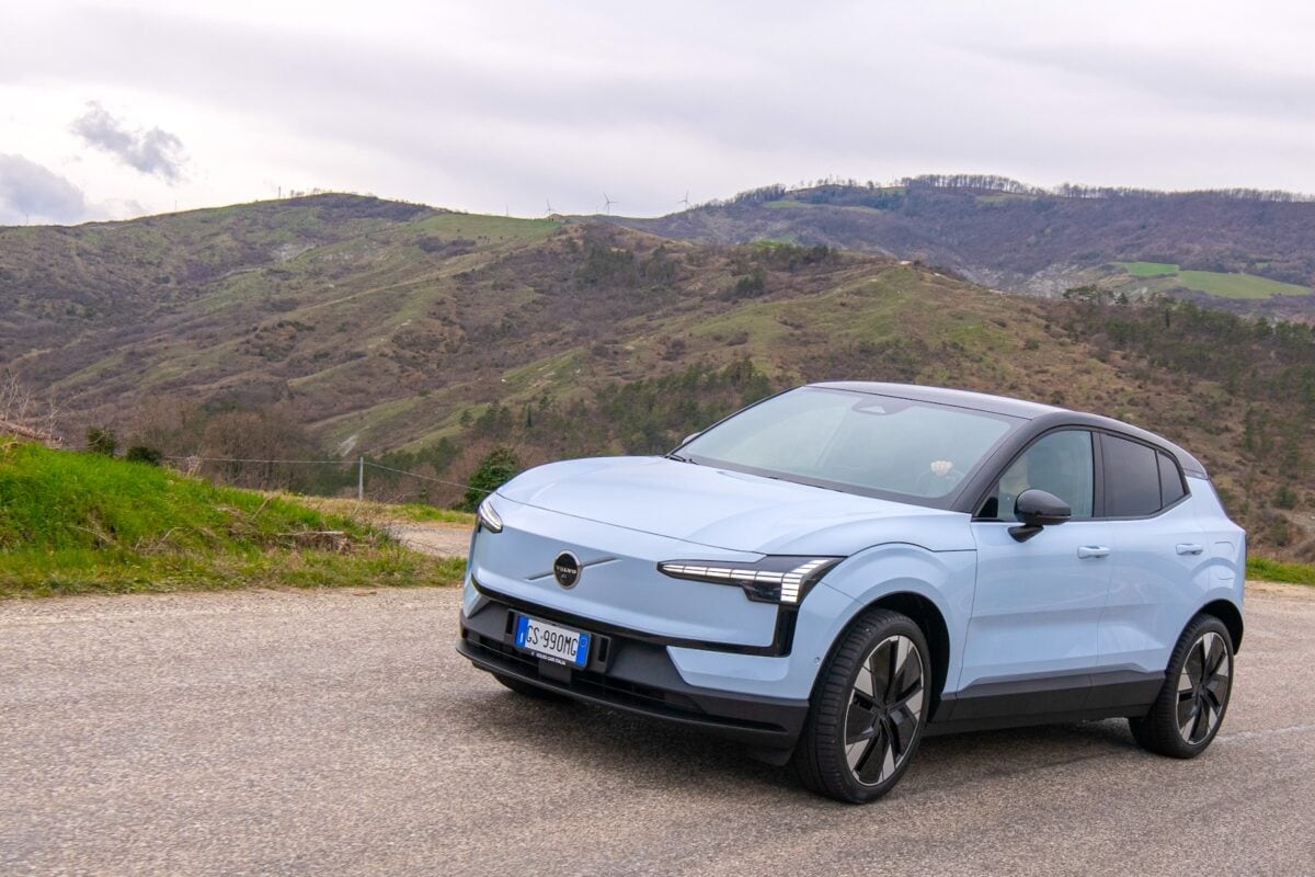 Volvo EX30 elettrica: recensione e test drive su strada