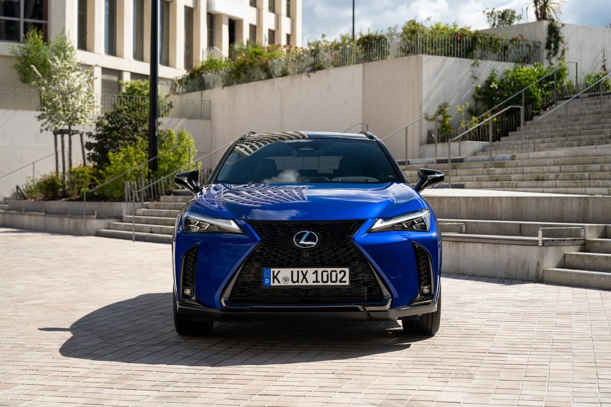 Lexus UX300H 2024: motore e caratteristiche