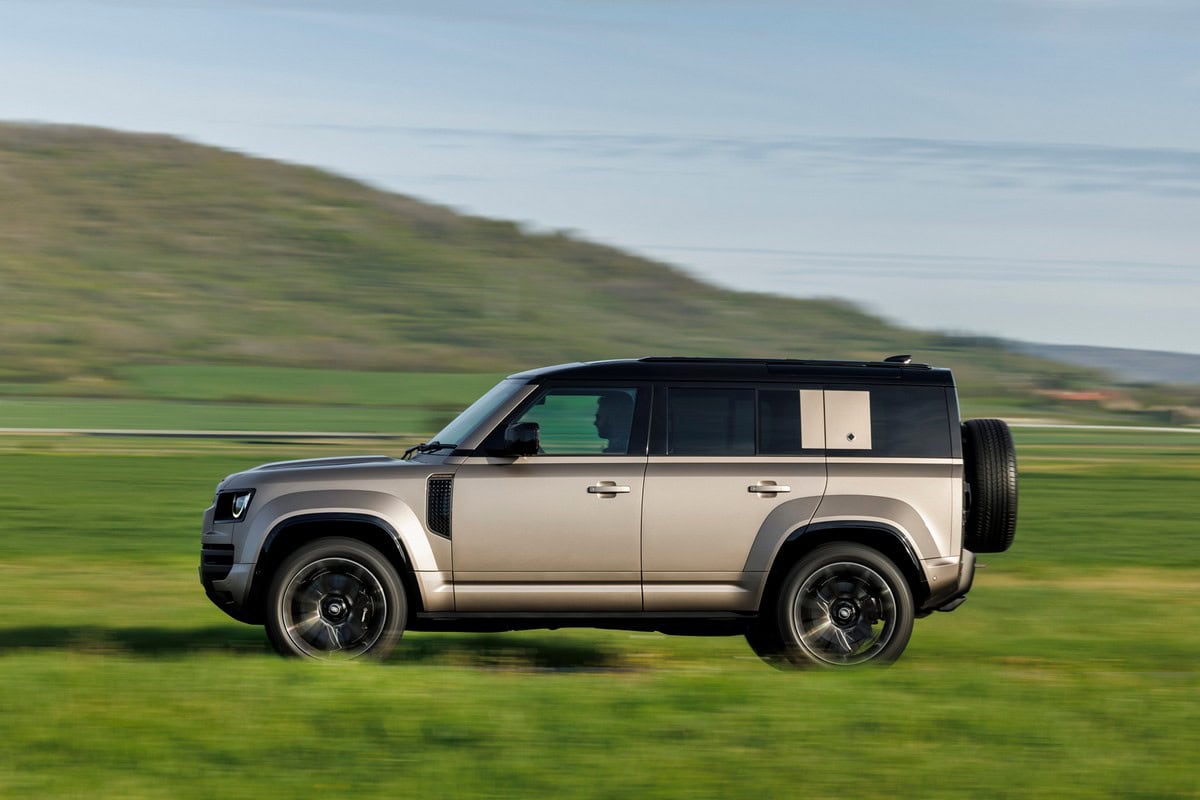 Land Rover Defender Octa 2024: motori, prezzi e caratteristiche