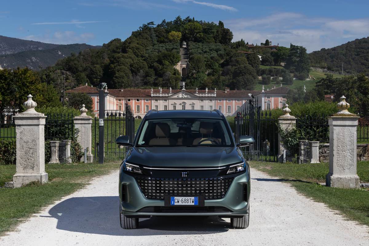 DFSK lancia E5 PHEV e Glory 600: i prezzi dei modelli in Italia