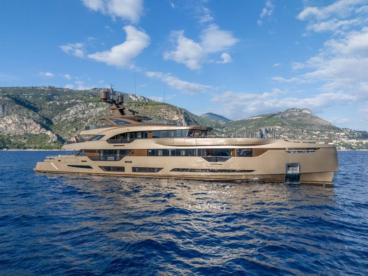 Il nuovo superyacht Columbus Custom Hybrid 50m My Anjelif