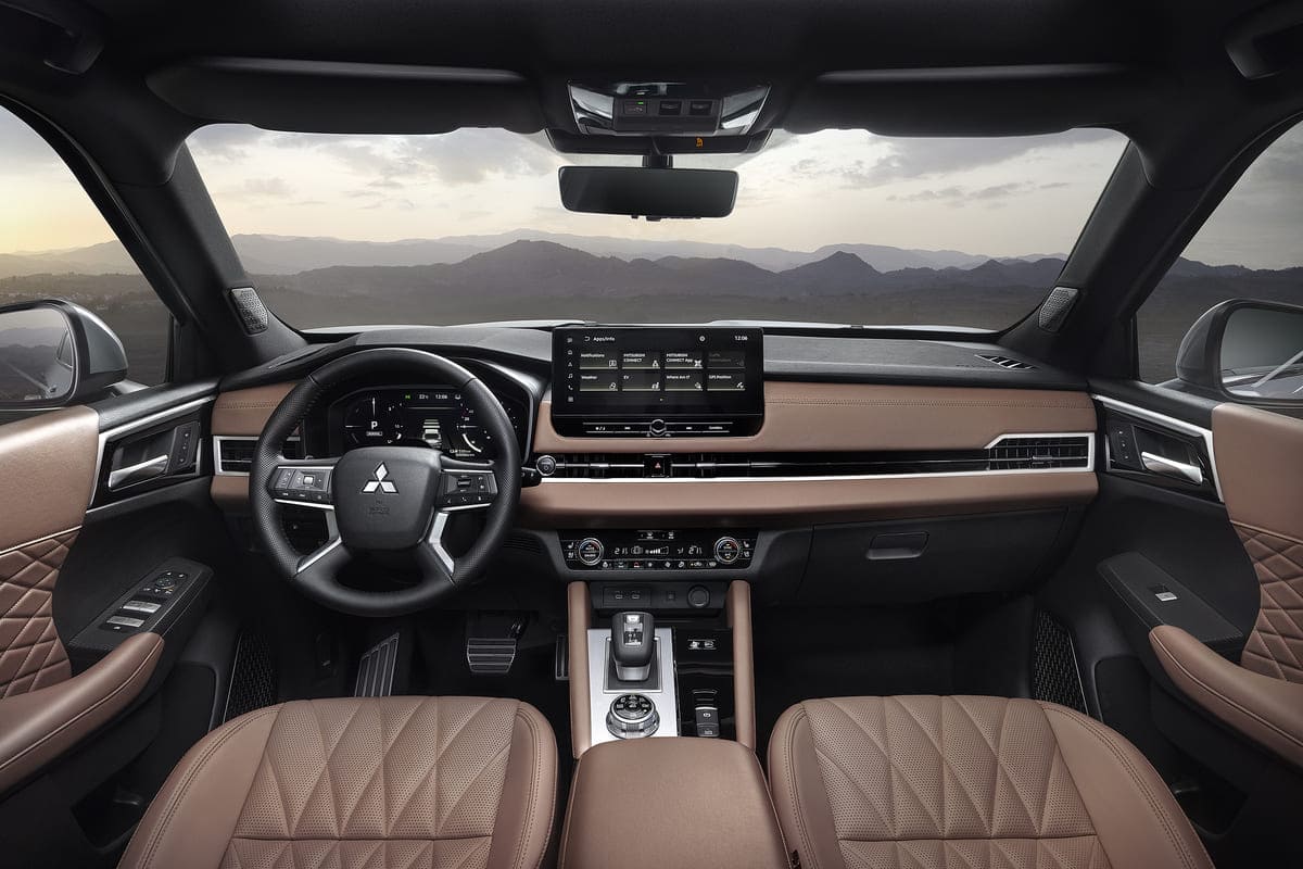 Nuovo Mitsubishi Outlander PHEV: potenza, design e tecnologia | Gianluca Pezzi