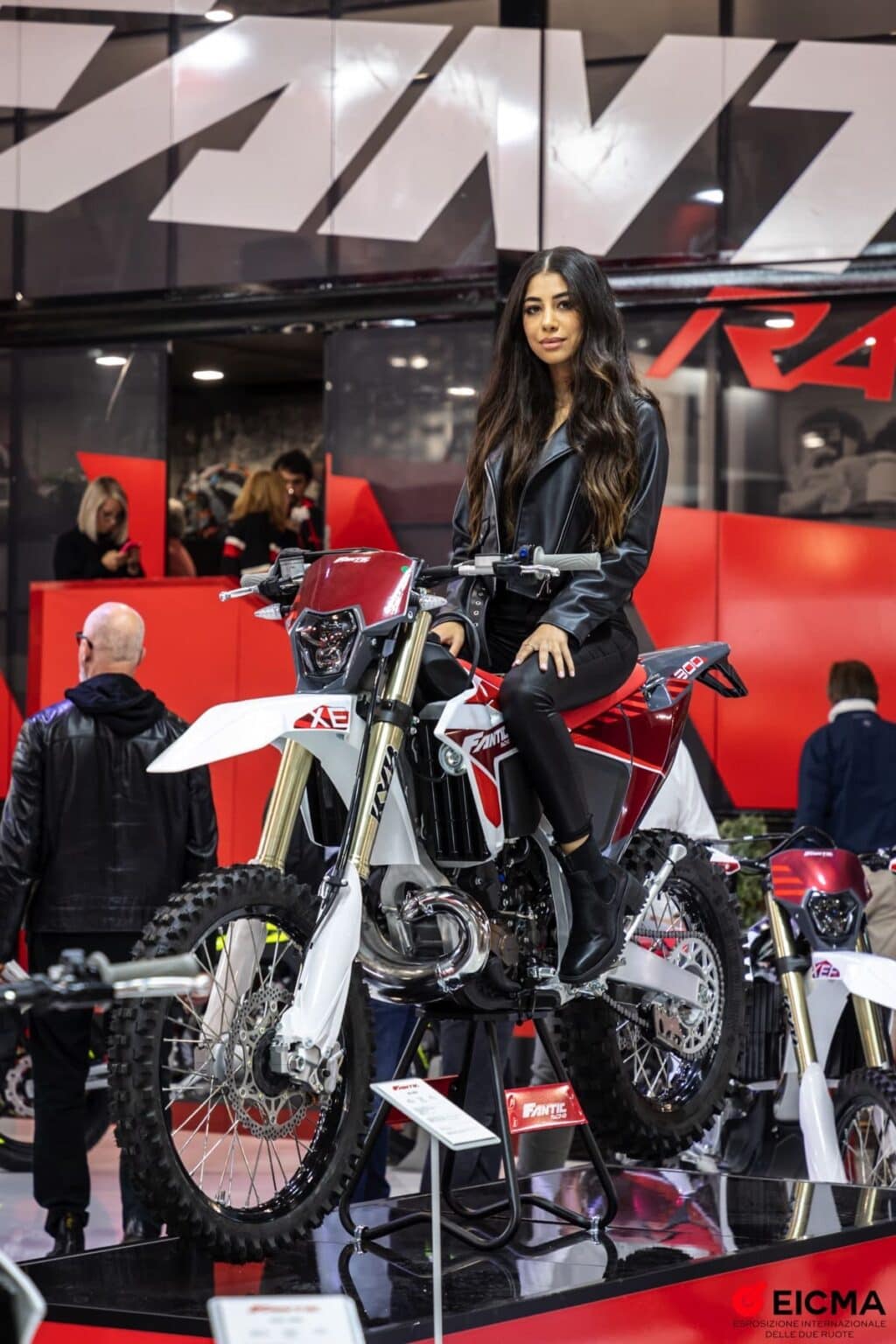 EICMA Girls 2024: la ragazze del Salone di Milano - Quotidiano Motori